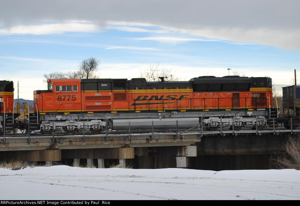 BNSF 8775